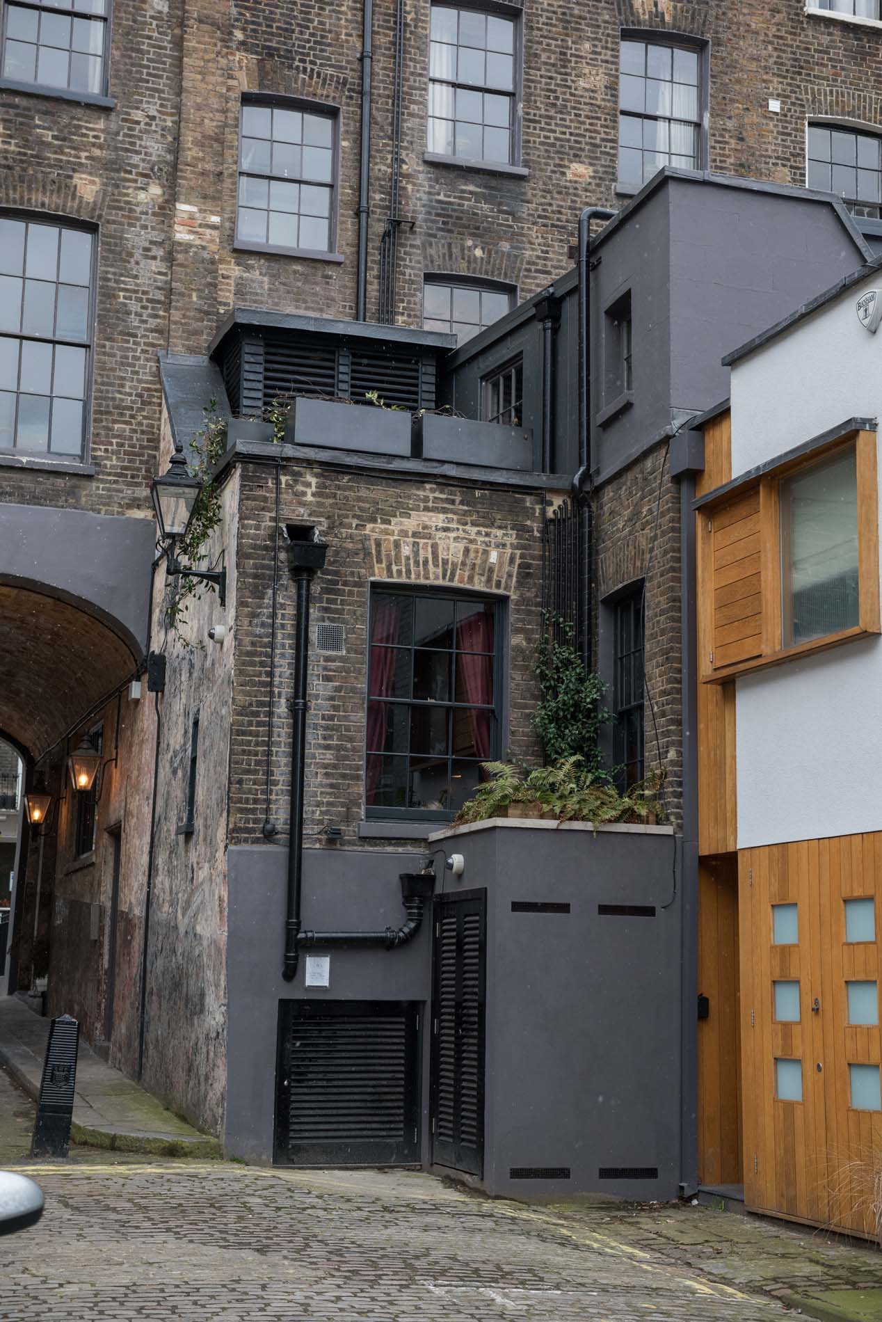 CLEVELAND ARMS Exterior - Force Builders Ltd